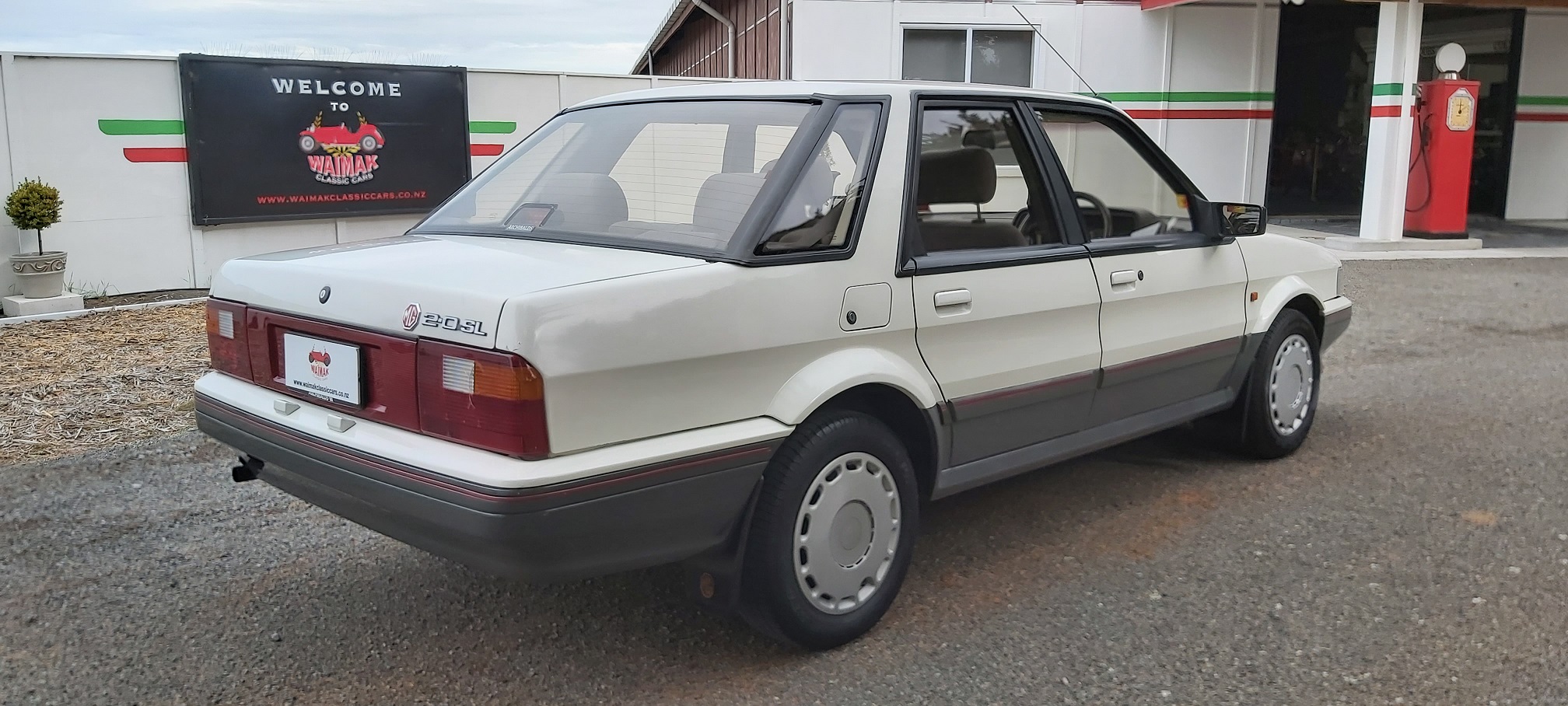 1990 Rover MG SL - Waimak Classic Cars