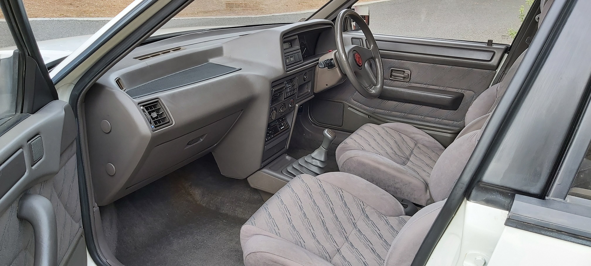 1990 Rover MG SL - Waimak Classic Cars