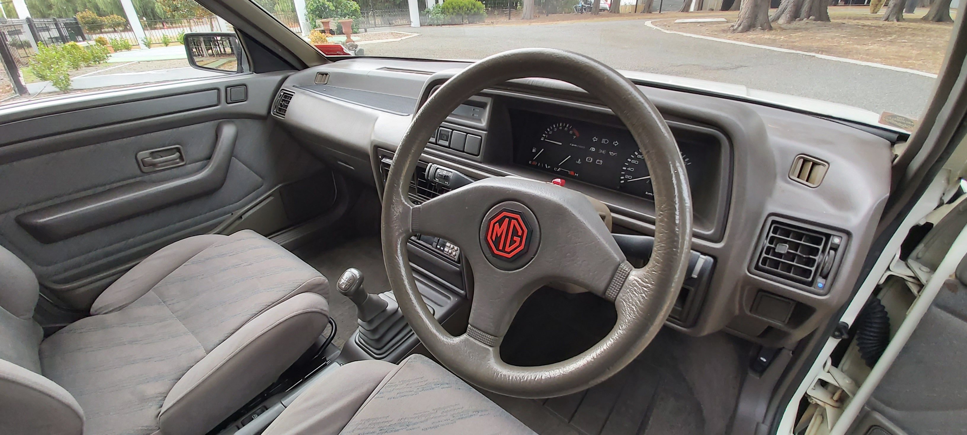 1990 Rover MG SL - Waimak Classic Cars