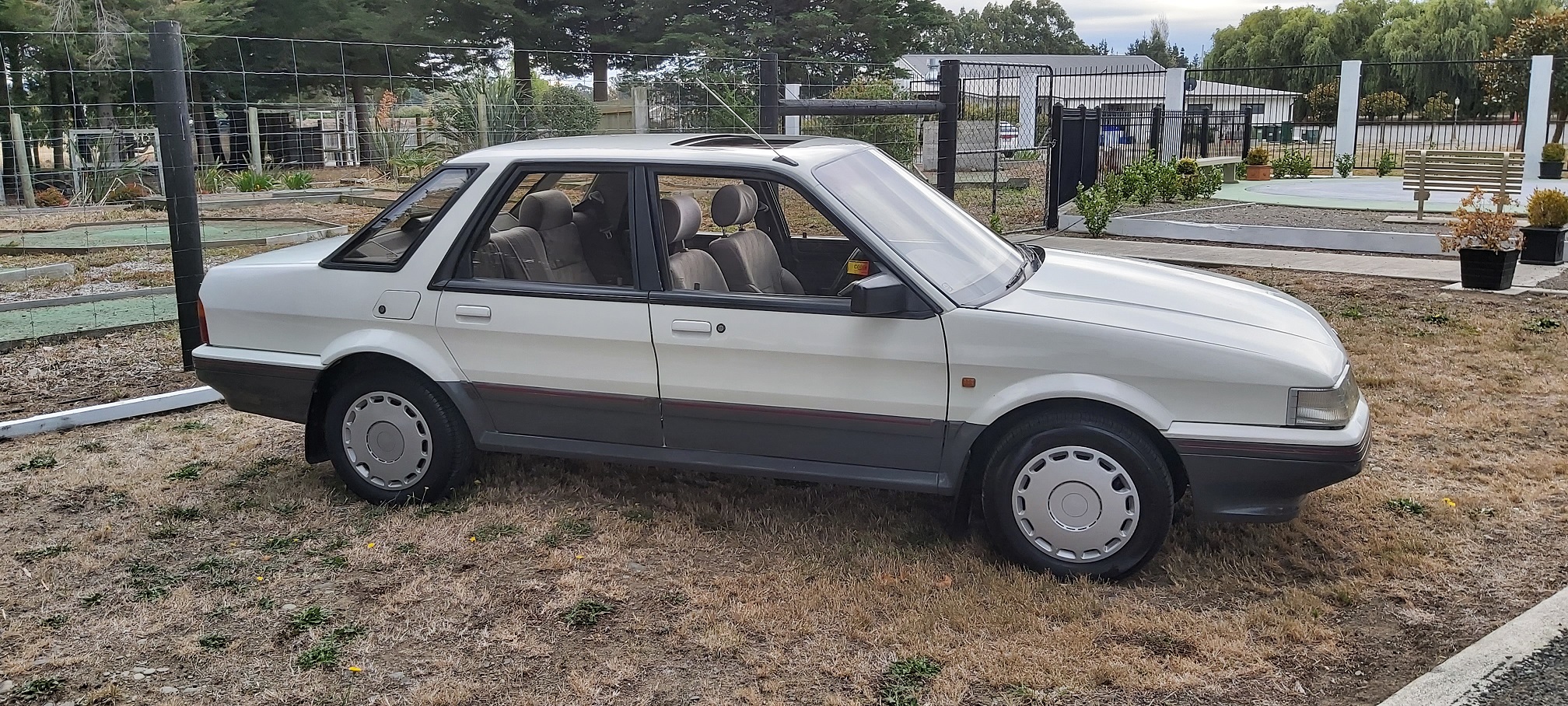 1990 Rover MG SL - Waimak Classic Cars