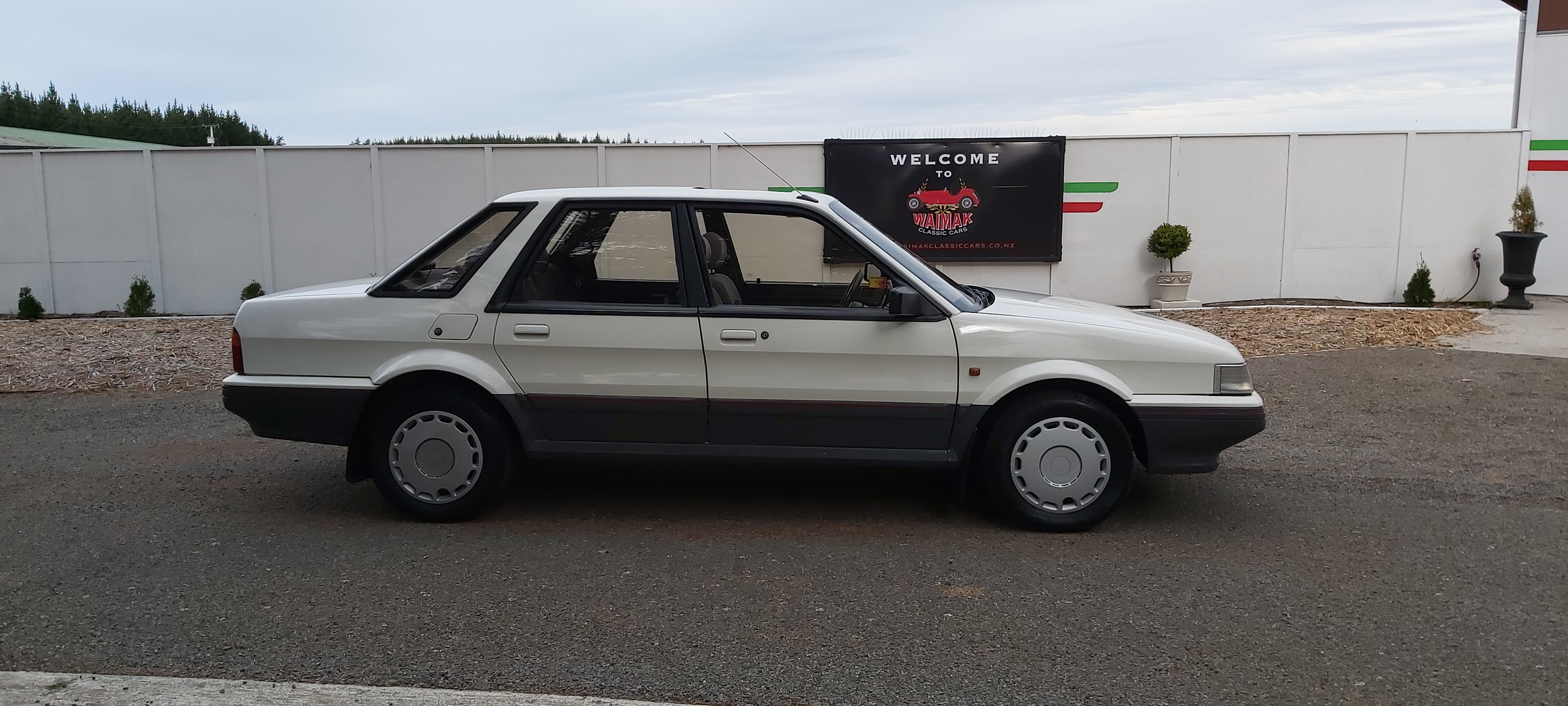 1990 Rover MG SL | Waimak Classic Cars